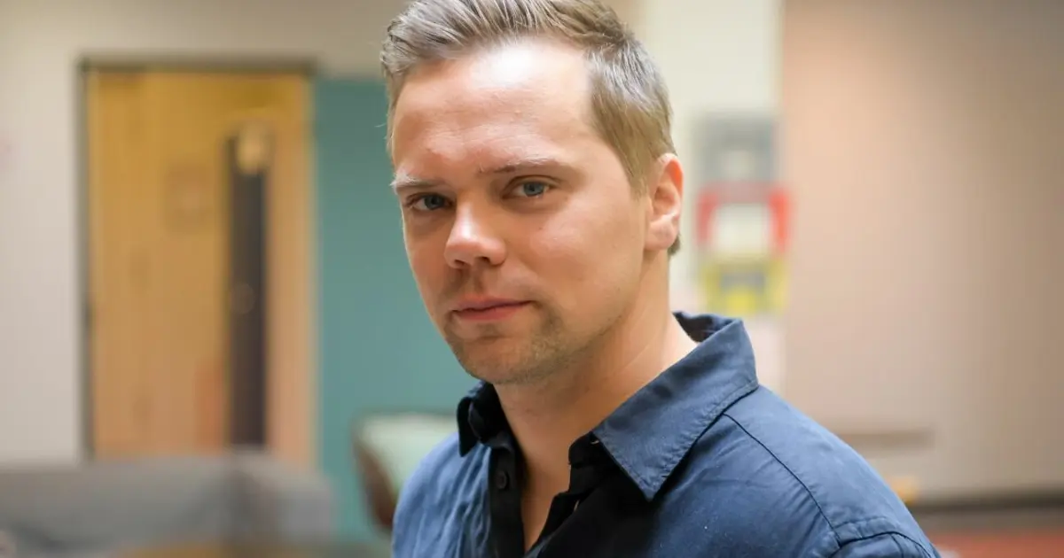 Salkkareiden Kalle eli Pete Lattu nähdään rohkeassa roolissa ...