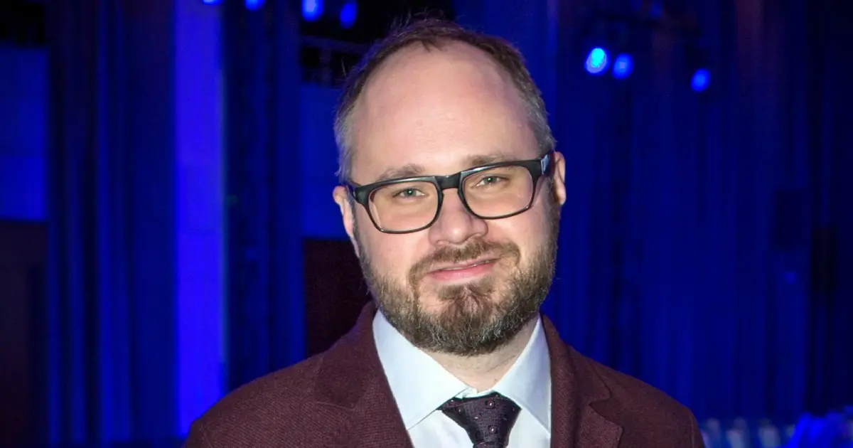 Tuomas Enbuske muutti vanhempiensa asuntoon – ei kotiintuloaikoja!