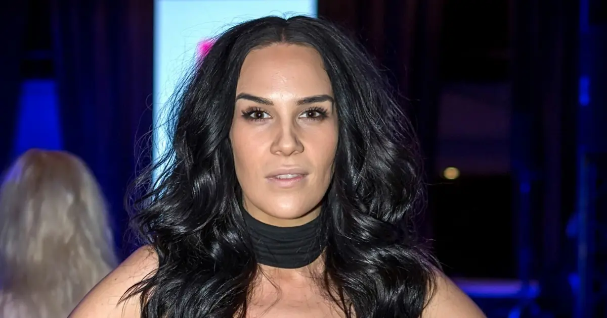 Sini Sabotagen kokoonpano meni uusiksi: oma ura ja Salkkarit tulivat ...