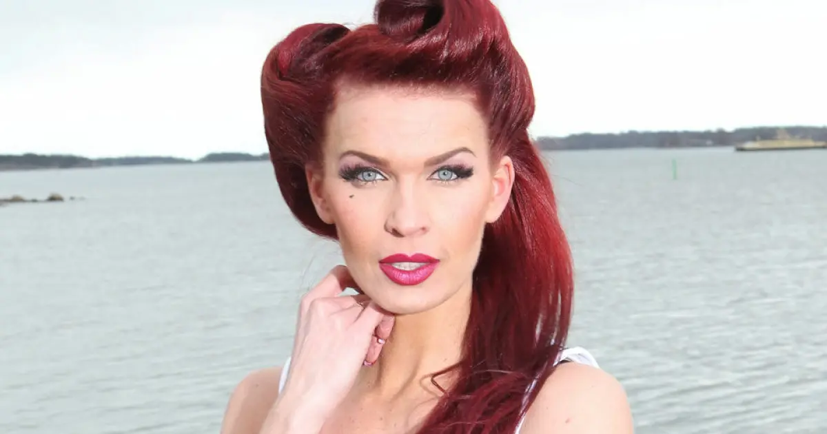 Sini Ariell paljastaa: Häät lokakuussa Australiassa!