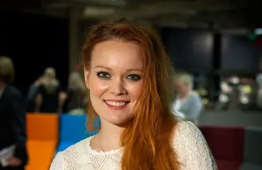 Anna Puu kuherteli rannalla uuden kultansa kanssa - katso kuvat!