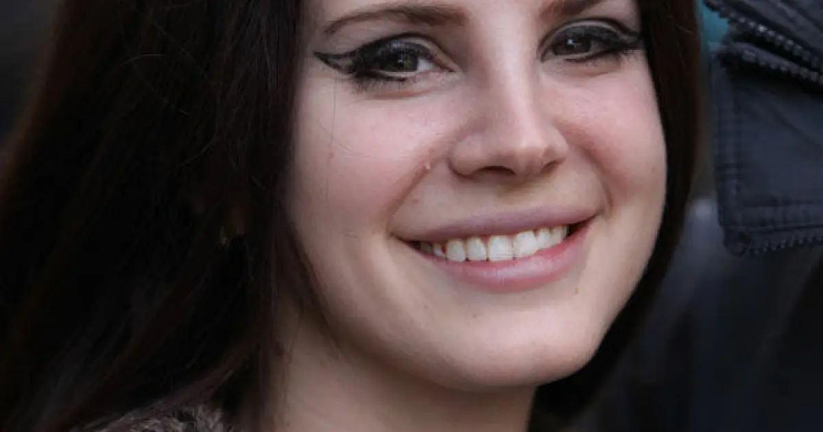 Miau, mitkä kissansilmät Lana Del Rey! Miau, mitkä kissansilmät Lana Del Rey!