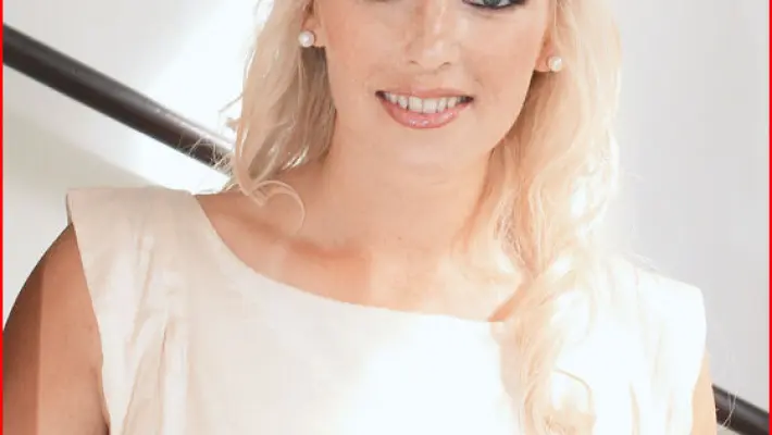 Hehkeä Diili-tähti myöntää: Avoero!