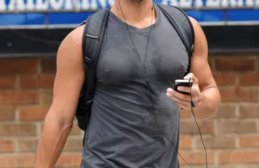 Oho, mitkä rinnat, Wilson!