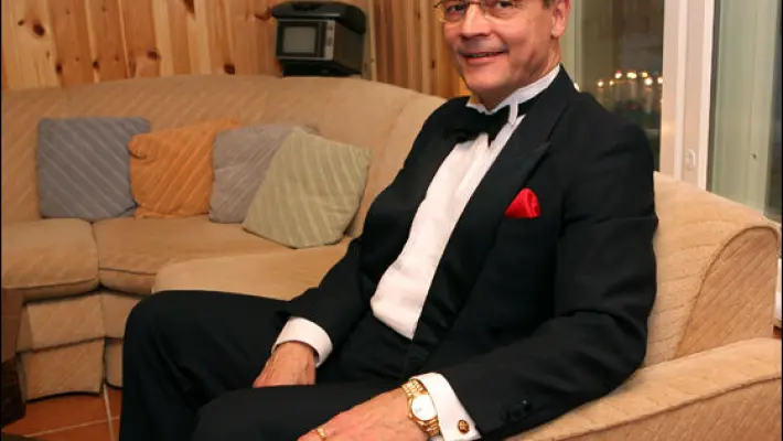 Timo T.A. Mikkonen: Julkkisäidit hylkäävät kilvan lapsiaan!